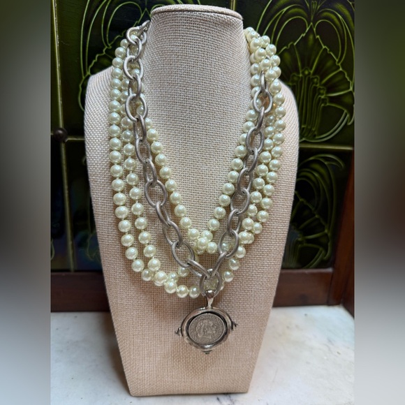 Susan Shaw | Jewelry | Susan Shaw Silver And Cream Pearl Necklace ...